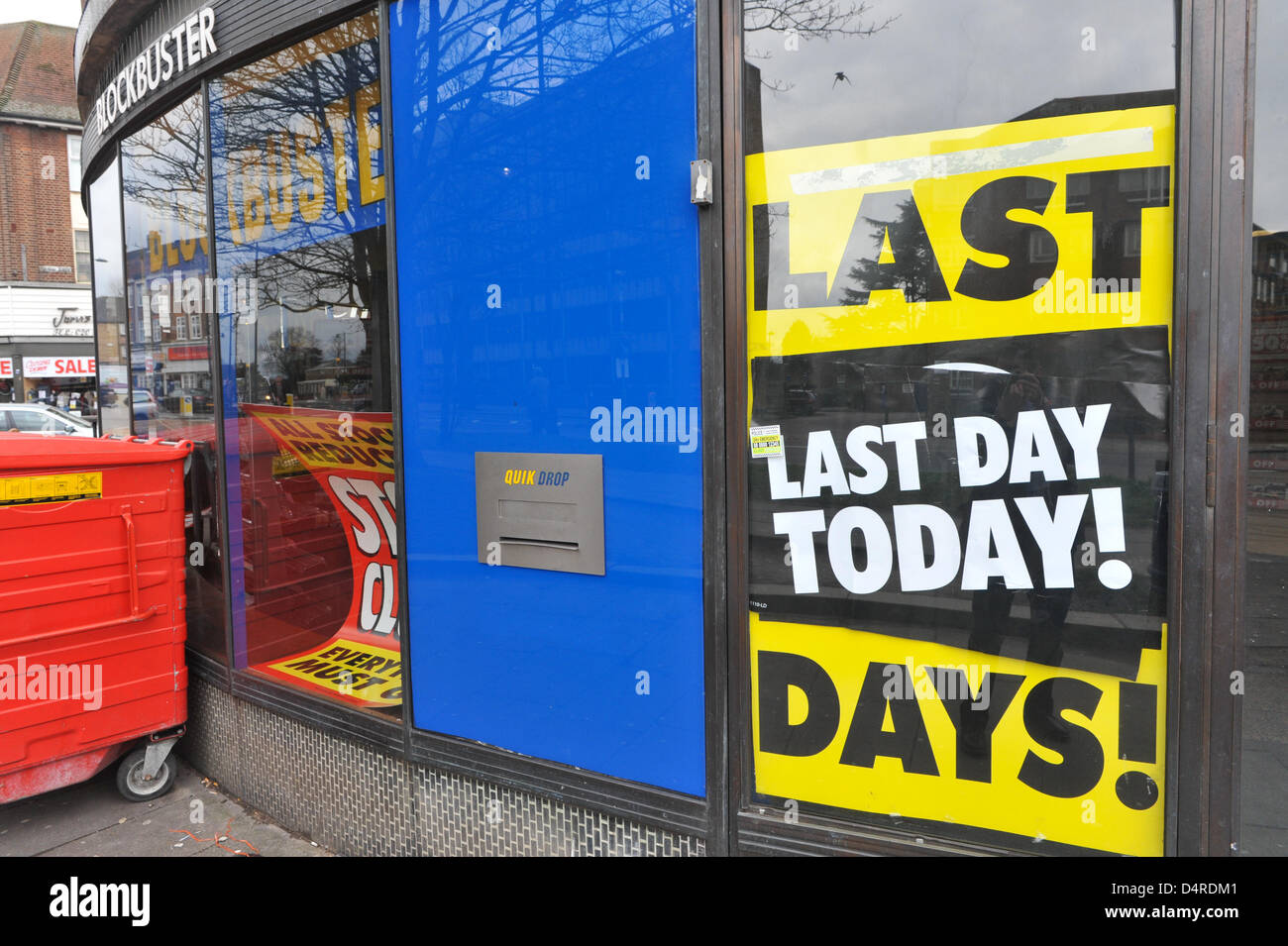 Blockbuster store closing hi-res stock photography and images - Alamy