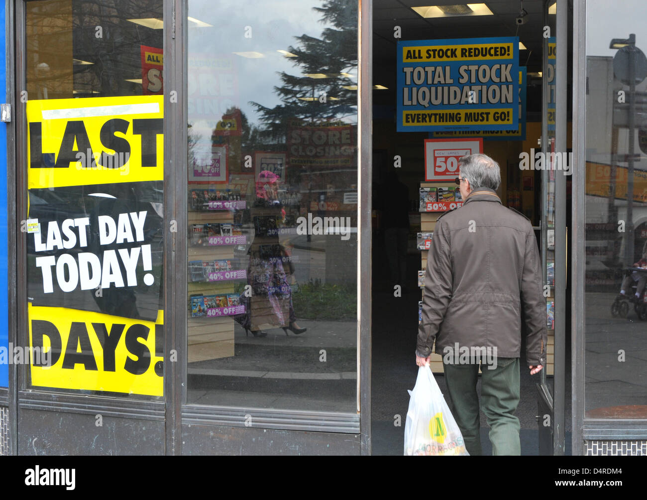 Empty blockbuster store hi-res stock photography and images - Alamy
