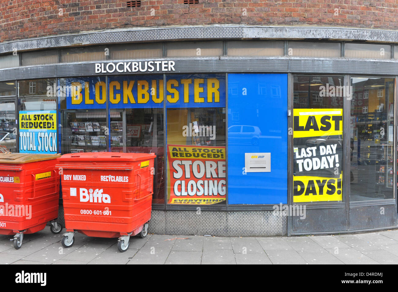 Blockbuster store sign hi-res stock photography and images - Alamy