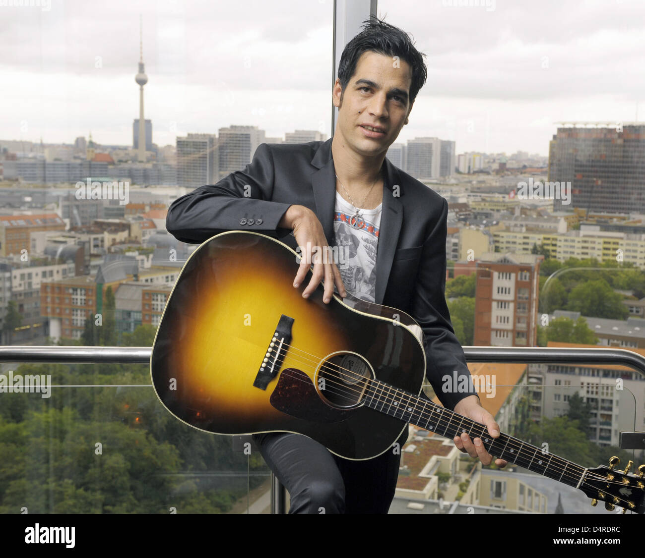 Israeli singer Aviv Geffen poses with his guitar after a press ...