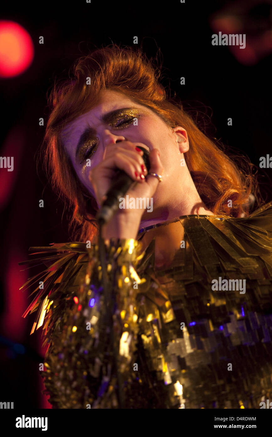 Paloma faith singing hi-res stock photography and images - Alamy