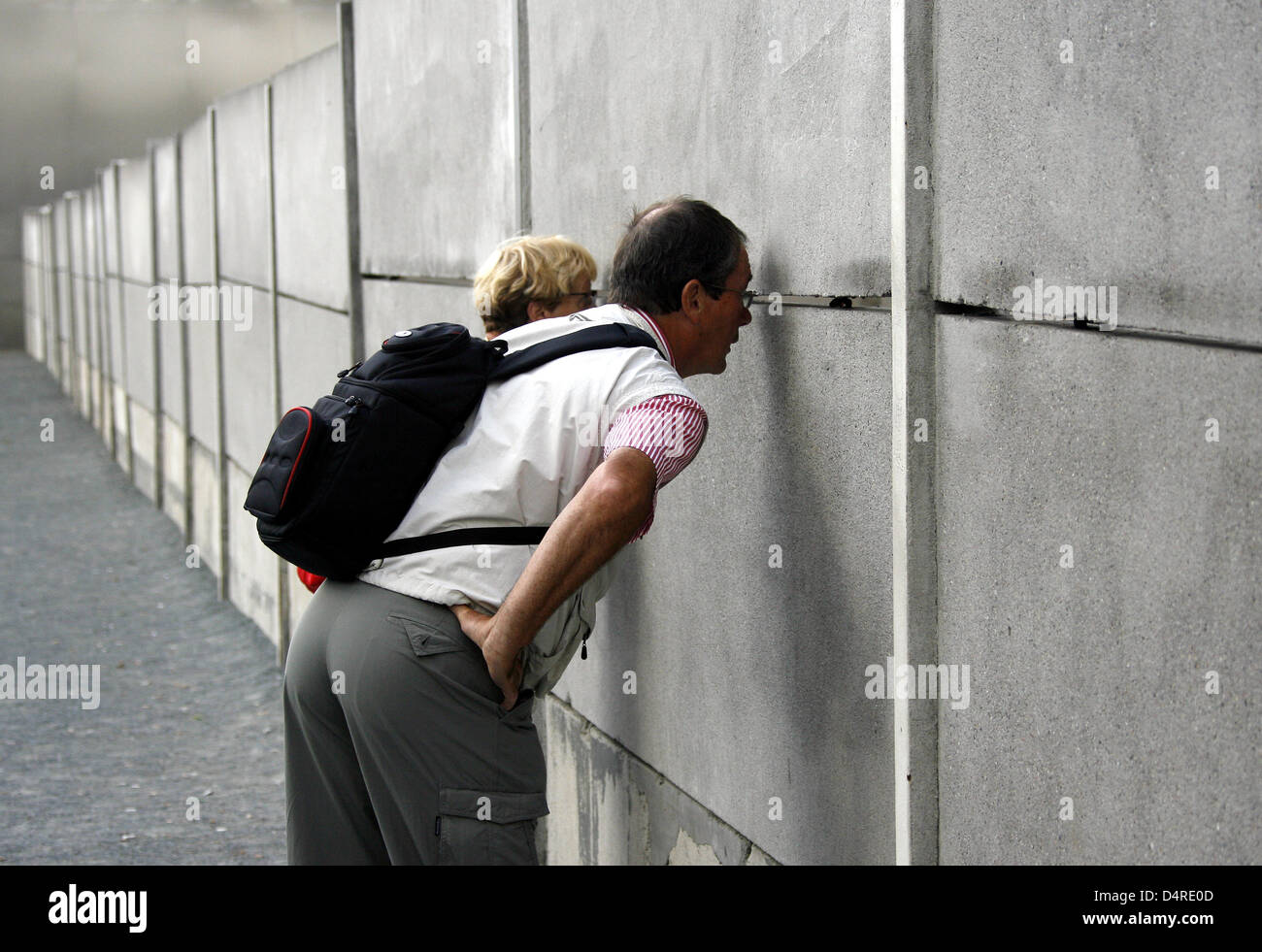 Wreaths laid victims memorial hi-res stock photography and images - Alamy