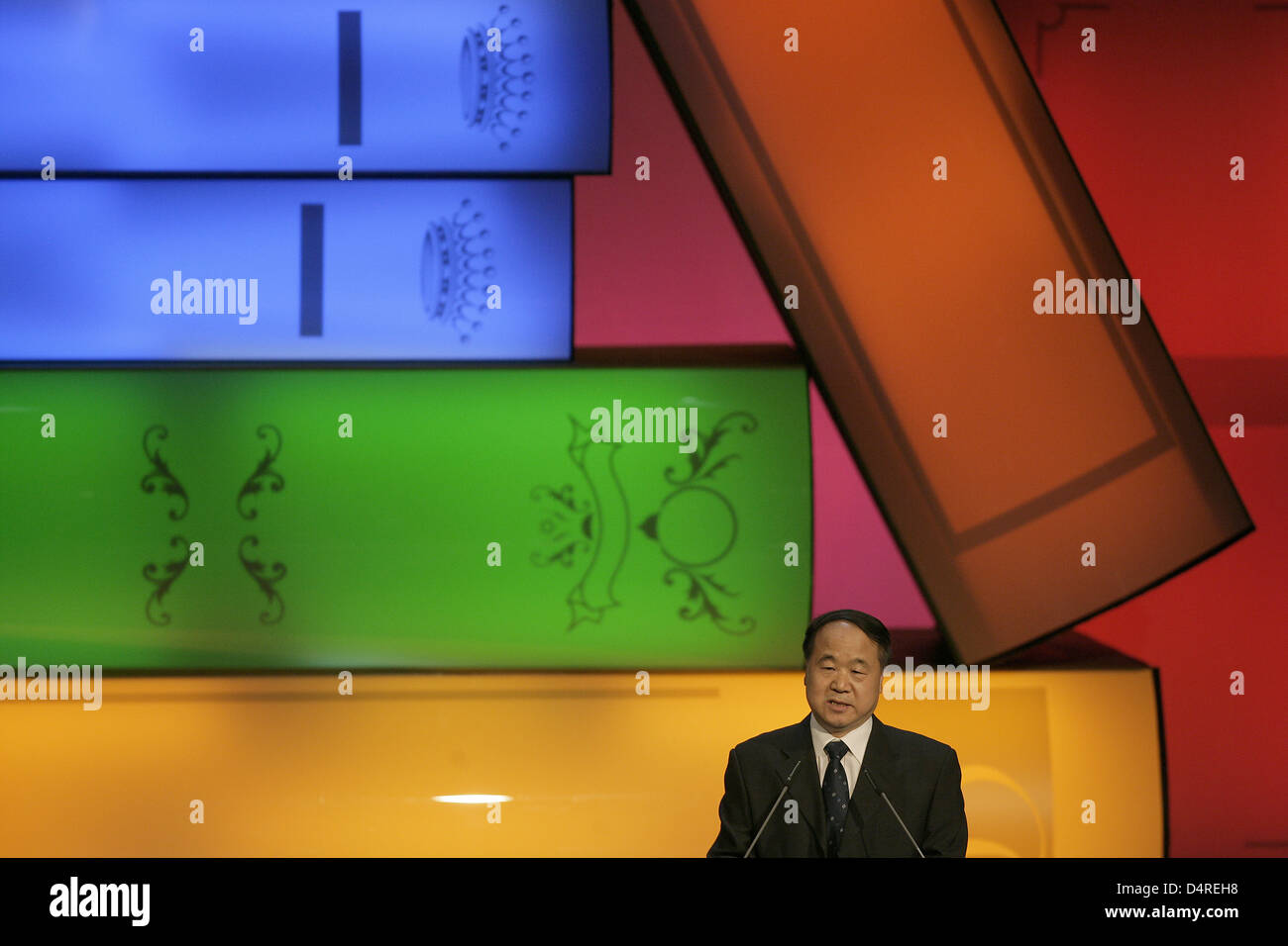 Chinese writer hi-res stock photography and images - Alamy