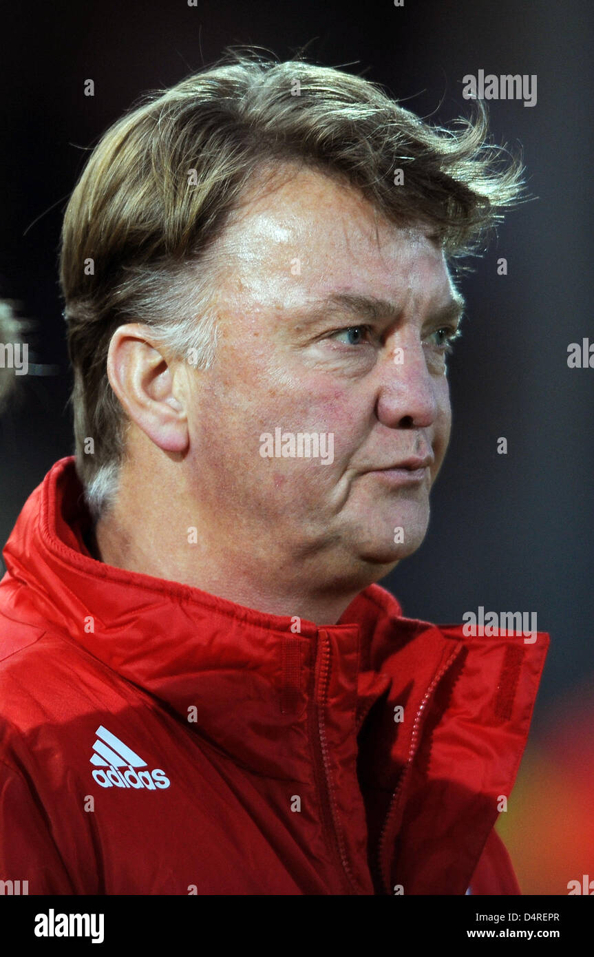 Bayern?s head coach Louis van Gaal pictured at the sideline during the ...
