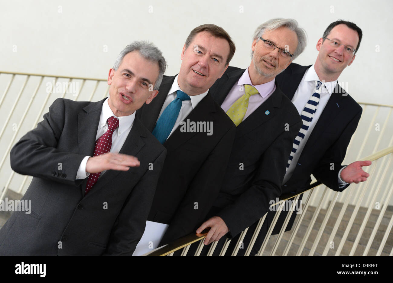 Mayors Peter Feldmann (Frankfurt Main, L-R), Claus Kaminsky (Hanau ...