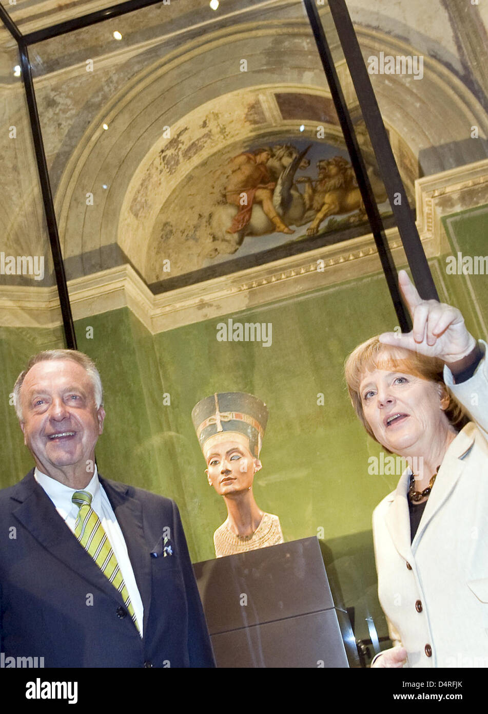 German chancellor angela merkel smile hi-res stock photography and ...