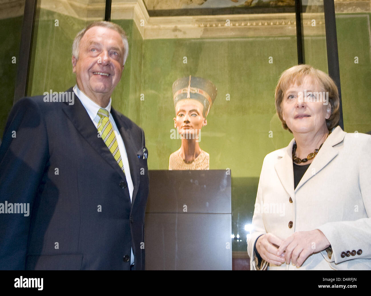 German chancellor angela merkel smile hi-res stock photography and ...