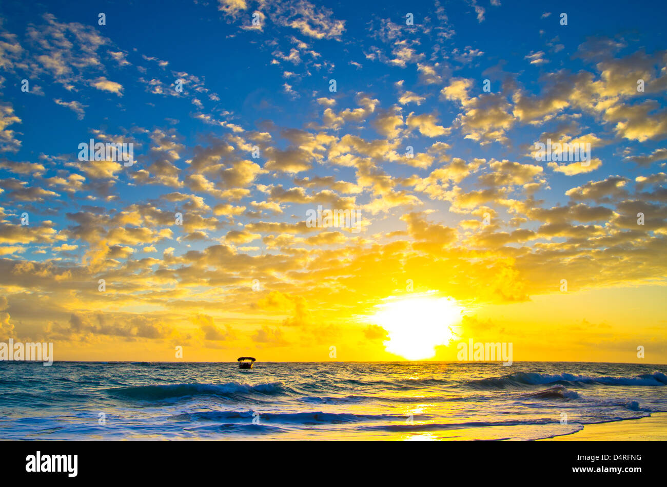 Beautiful sunset above the sea Stock Photo - Alamy