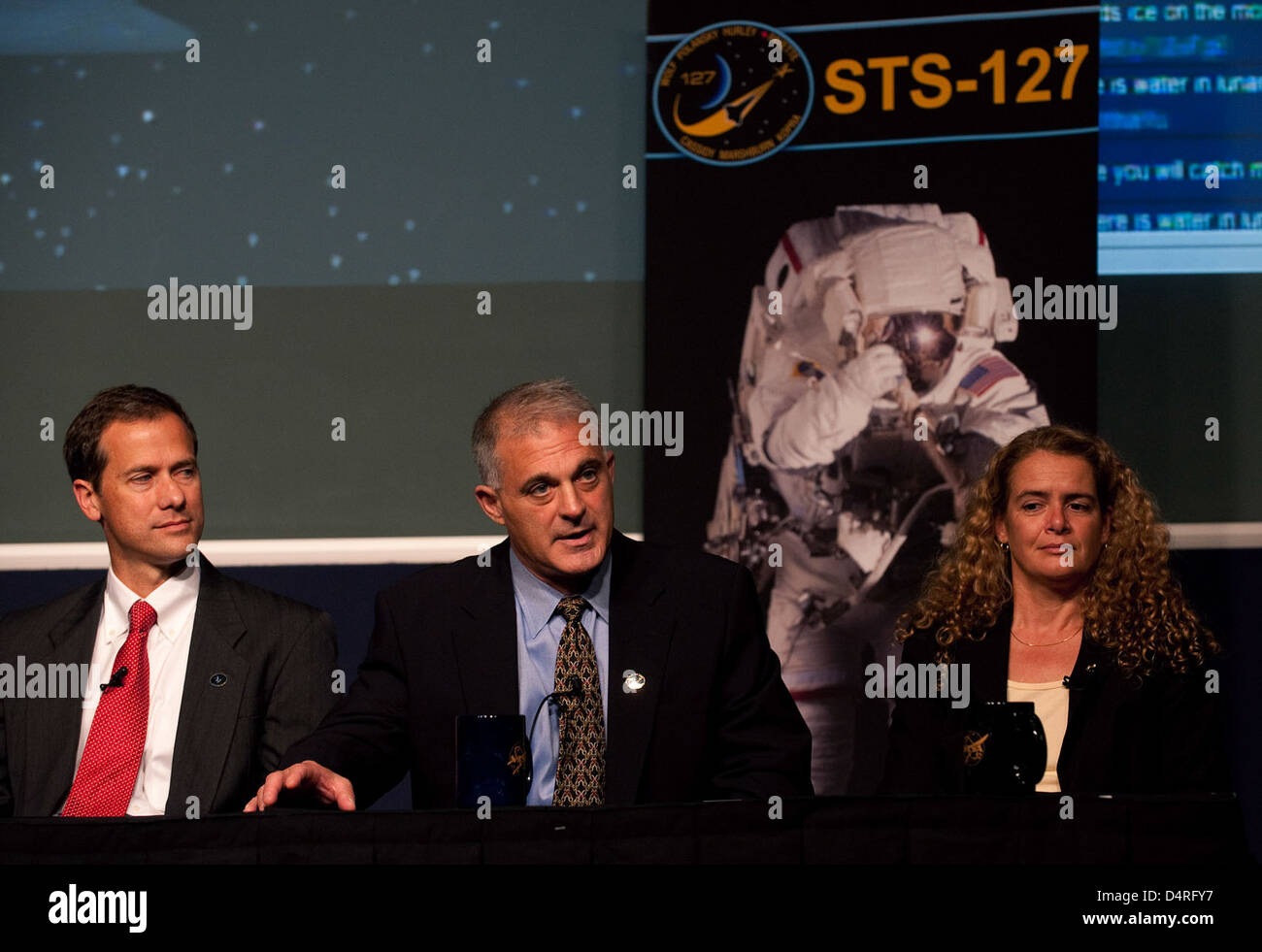 NASA Headquarters hosts the STS-127 Tweetup event, gathering space ...