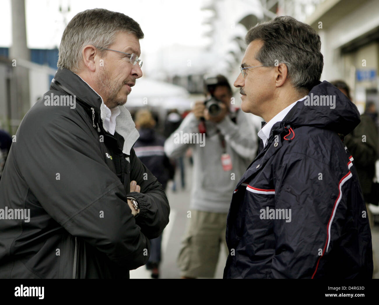 British Ross Brawn, team principal of Brawn GP (L), talks to German ...
