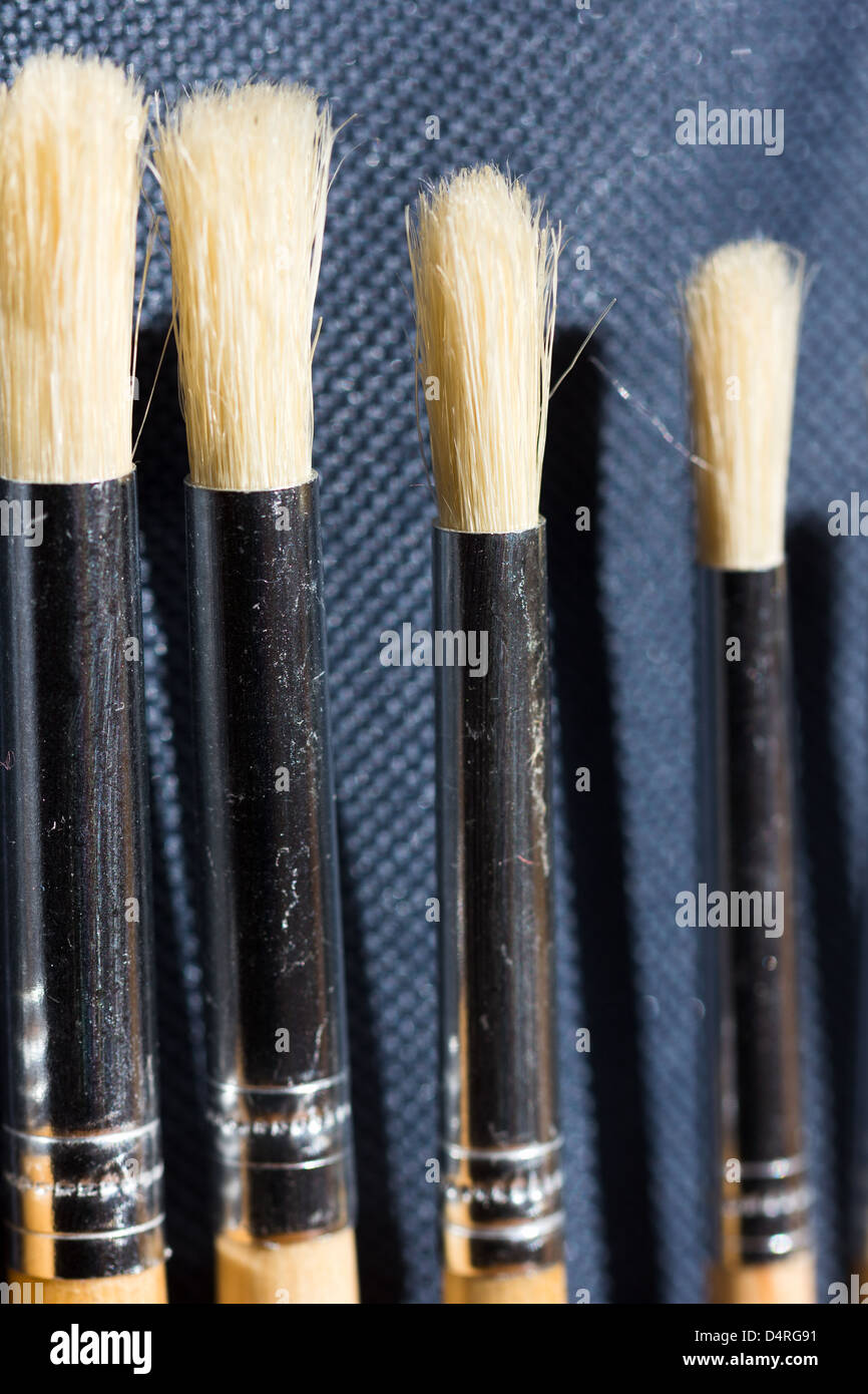 Artists bristle brushes hi-res stock photography and images - Alamy