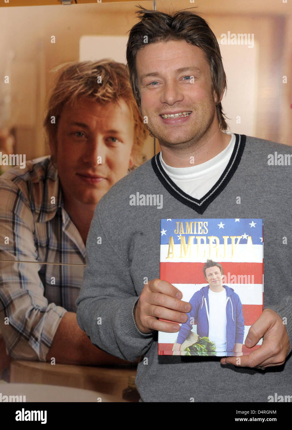 Star cook Jamie Oliver poses with his latest book ?Jamies America ...
