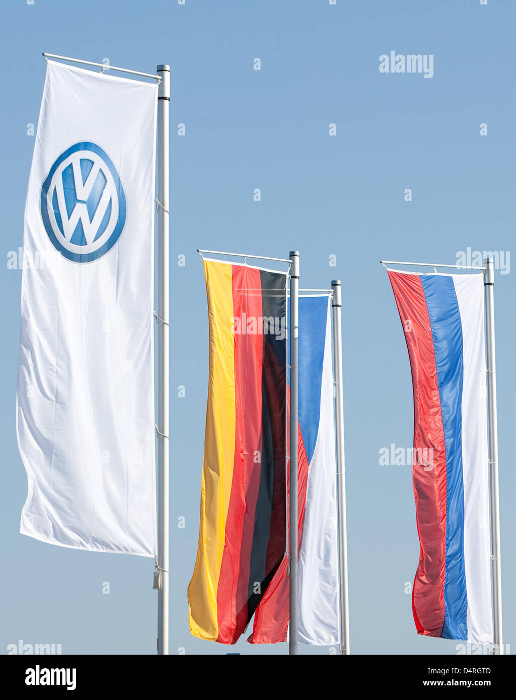 Russian and German flags wave at the new Volkswagen (VW) plant in ...