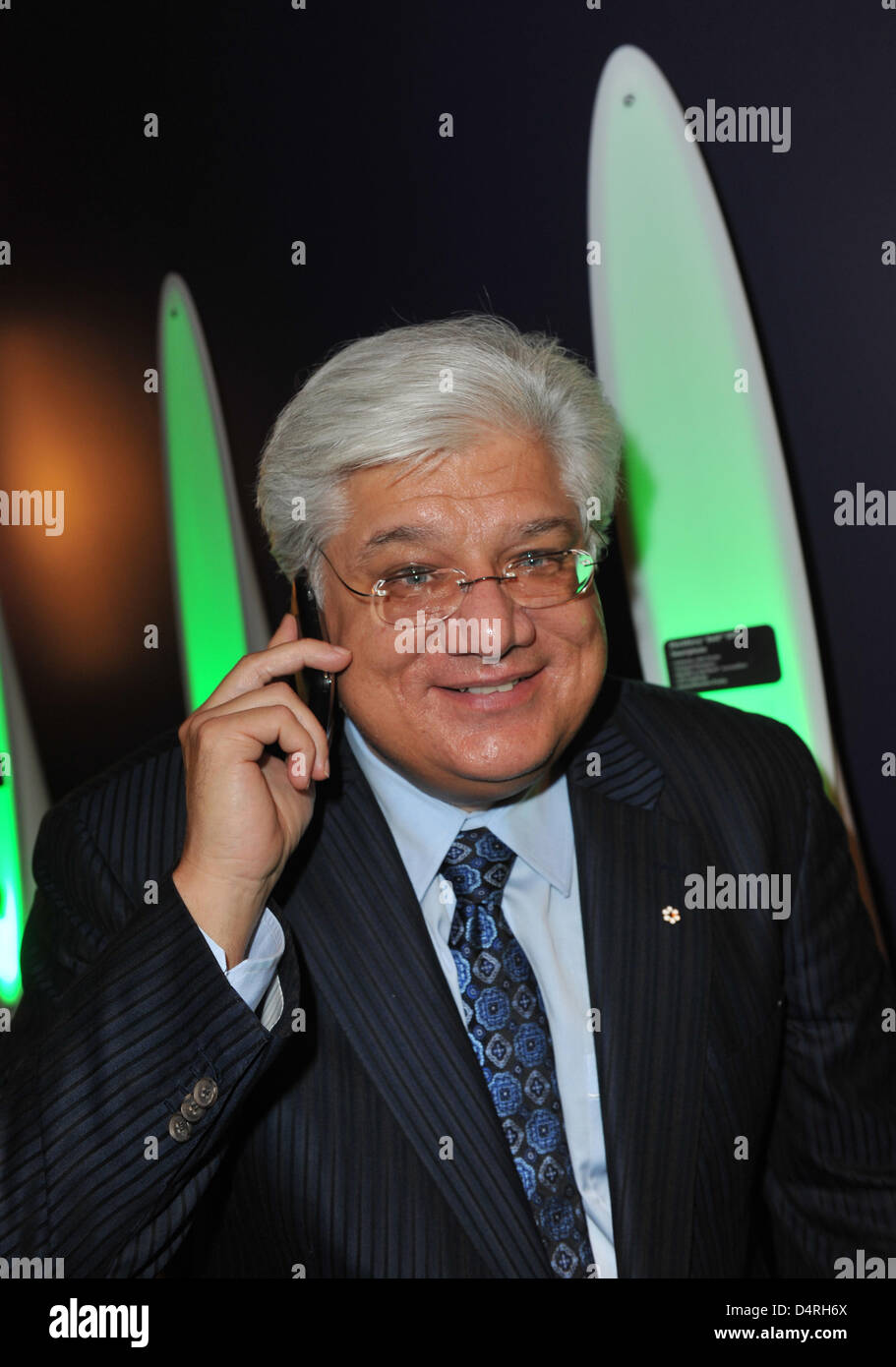 Blackberry smartphones launch hi-res stock photography and images - Alamy