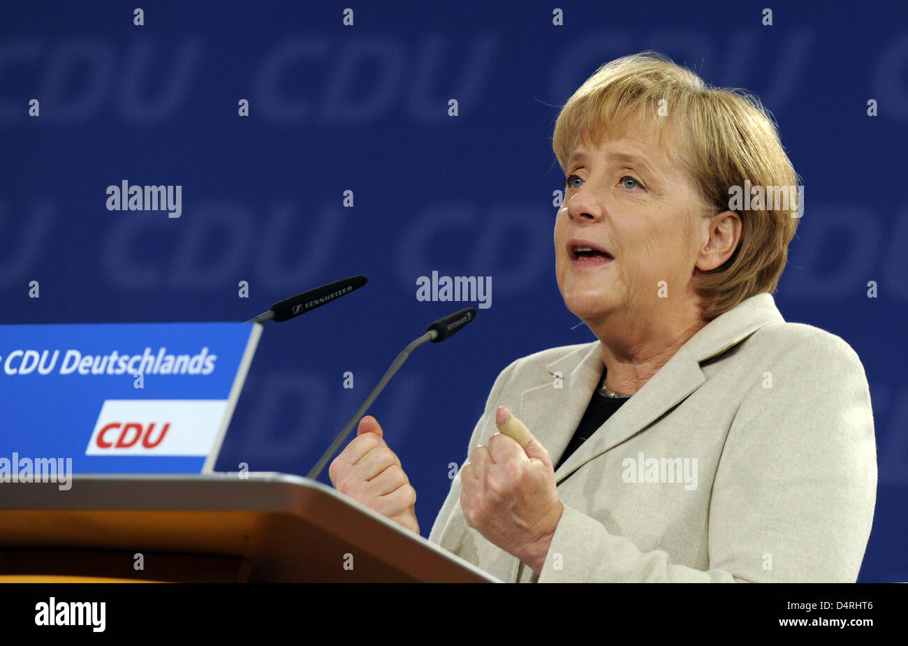 German government agreement hi-res stock photography and images - Alamy