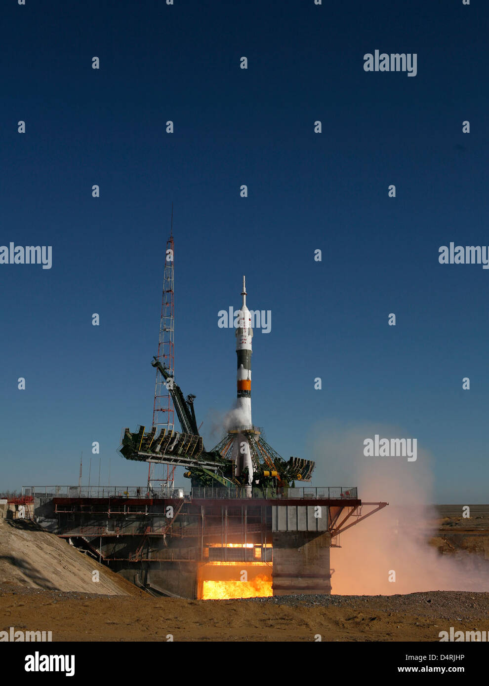 Expedition 23 Soyuz Launch (201004020003HQ Stock Photo - Alamy