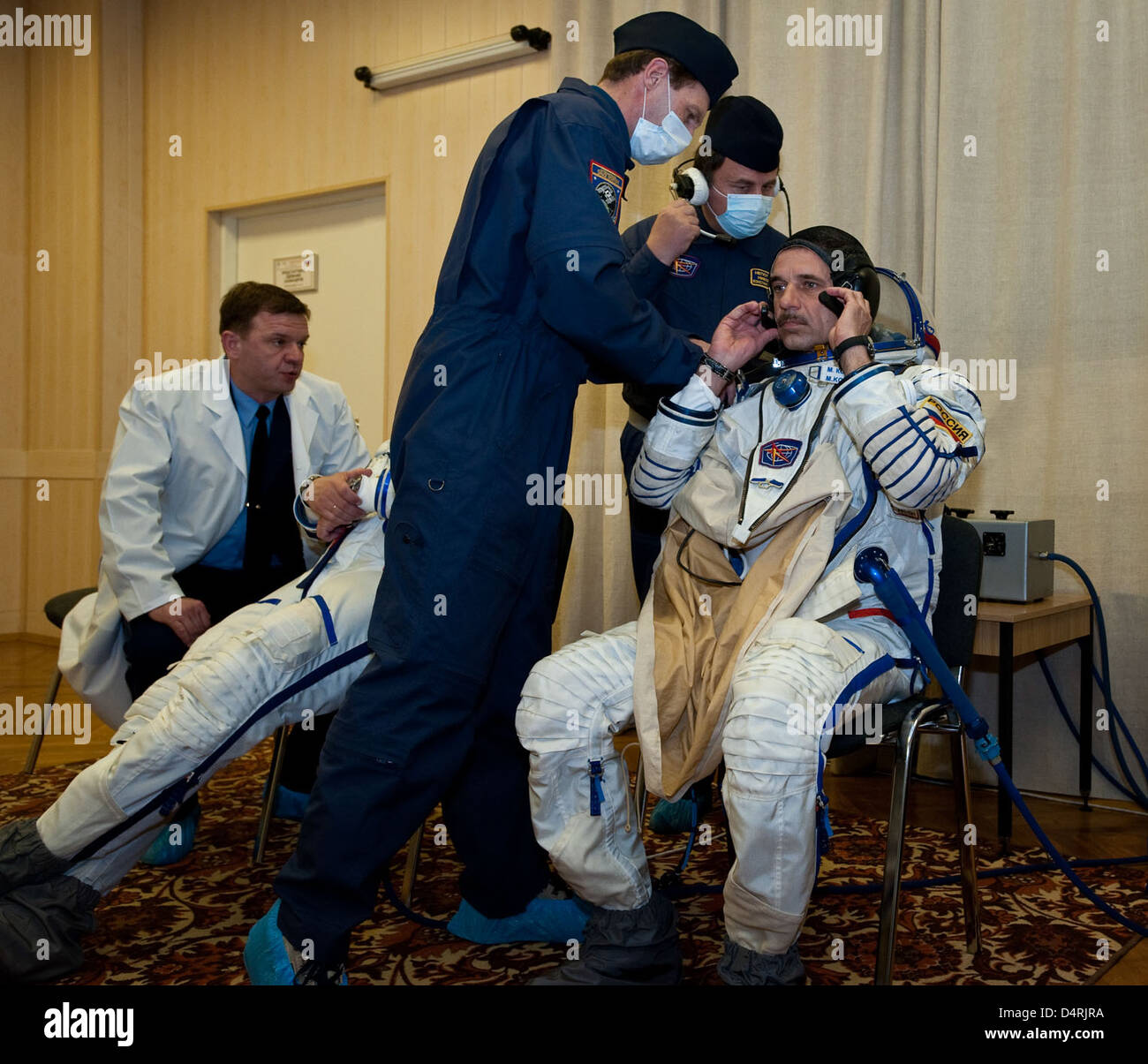 Expedition 23 Launch Day (201004020013HQ Stock Photo - Alamy