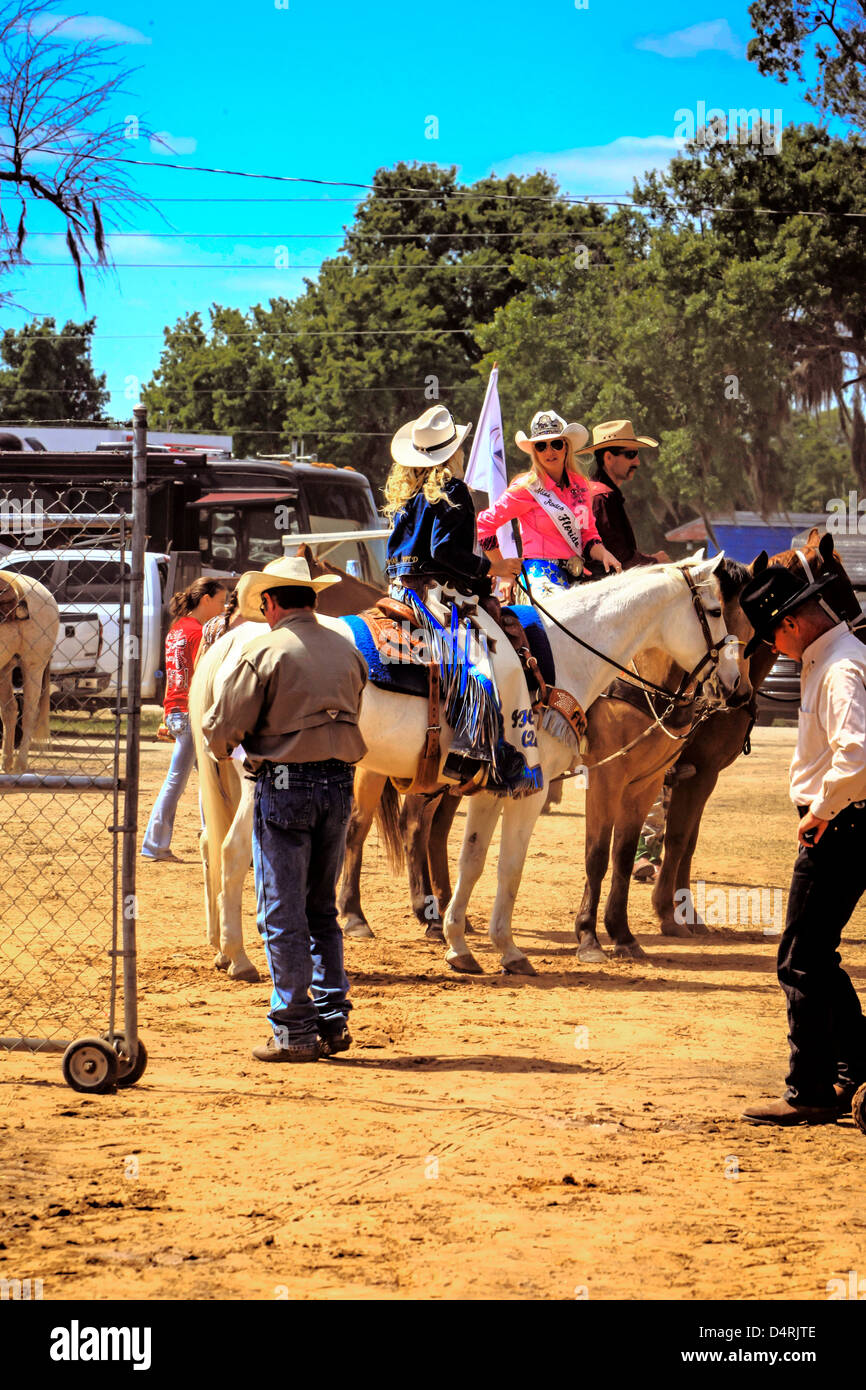 Cowgirls hi-res stock photography and images - Alamy