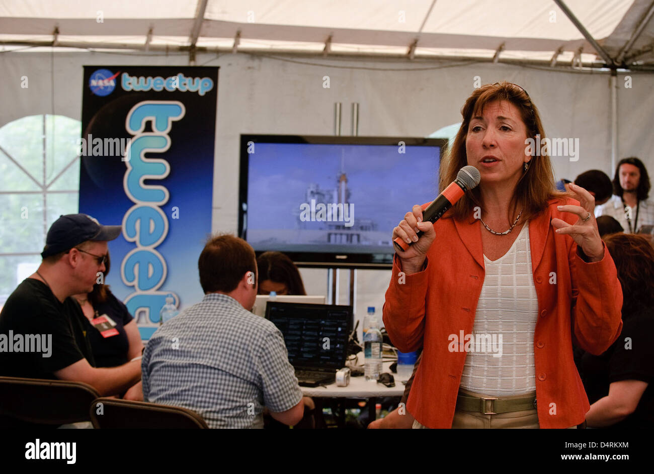 STS-132 Launch Tweetup (201005140002HQ Stock Photo - Alamy