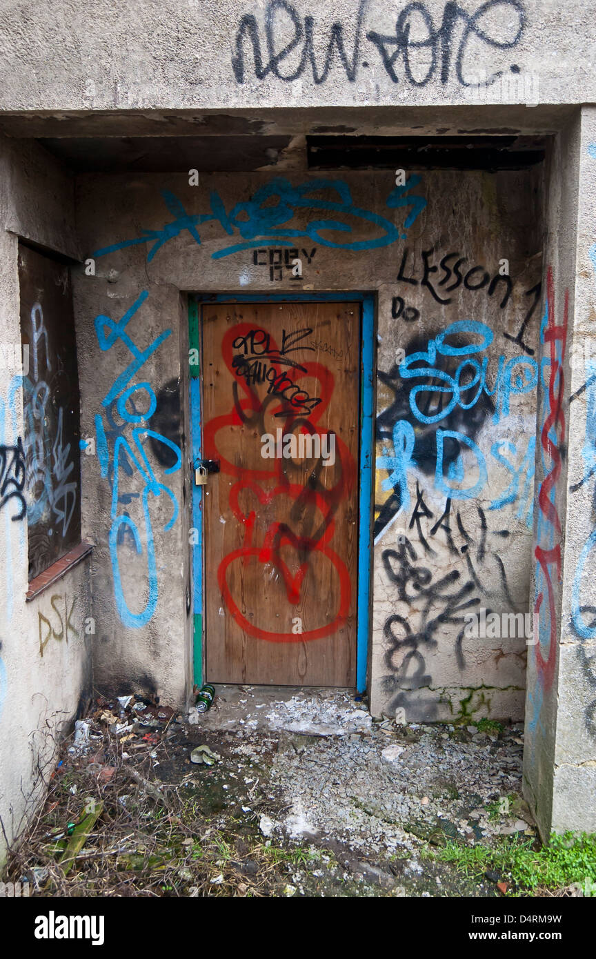 Graffiti house hi-res stock photography and images - Alamy