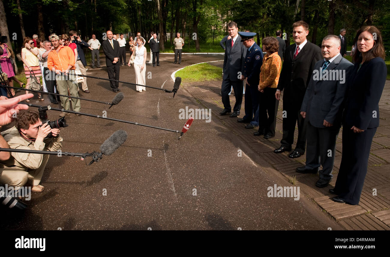 24 crew hi-res stock photography and images - Alamy