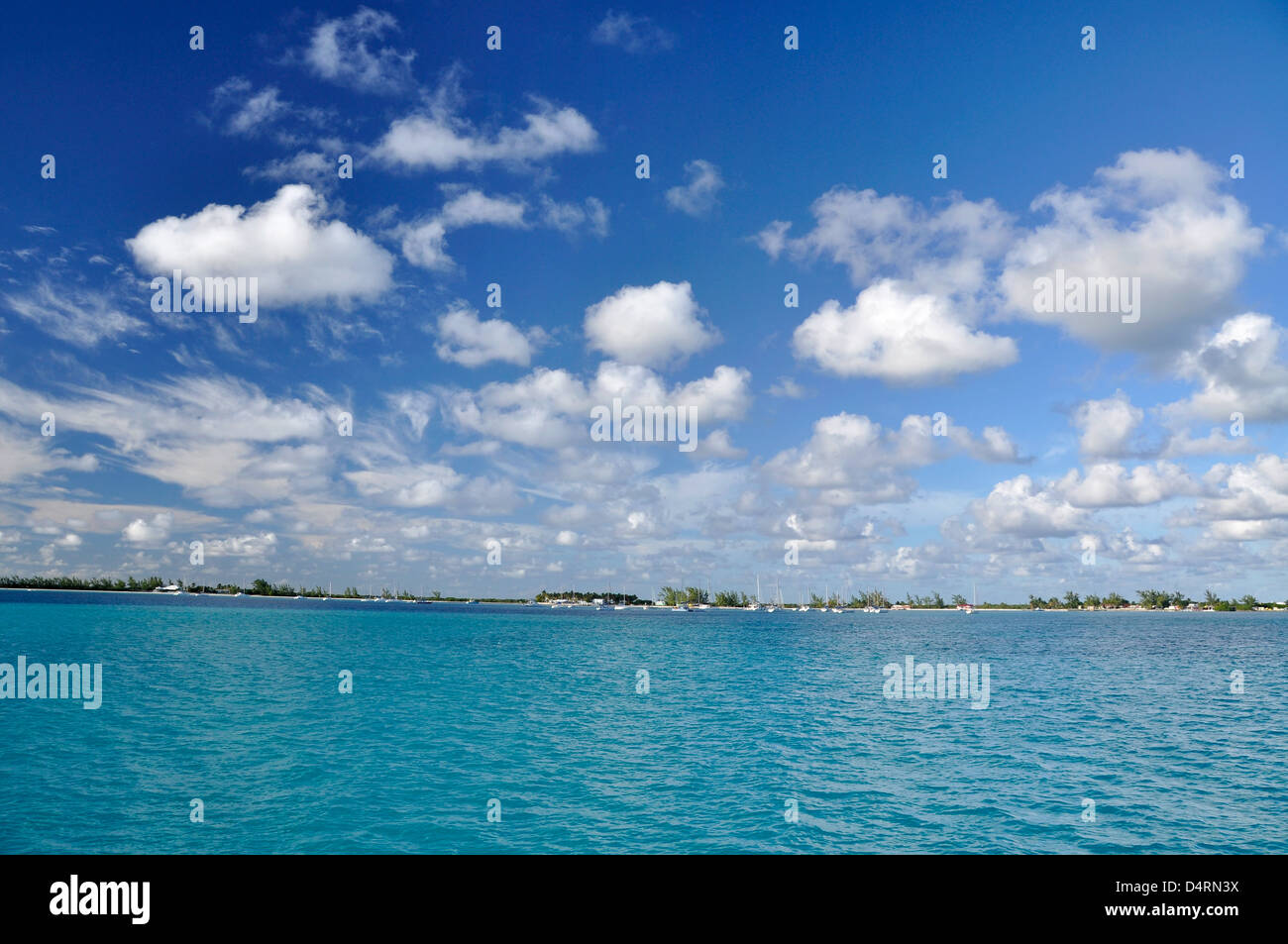 Flat island in caribbean sea hi-res stock photography and images - Alamy