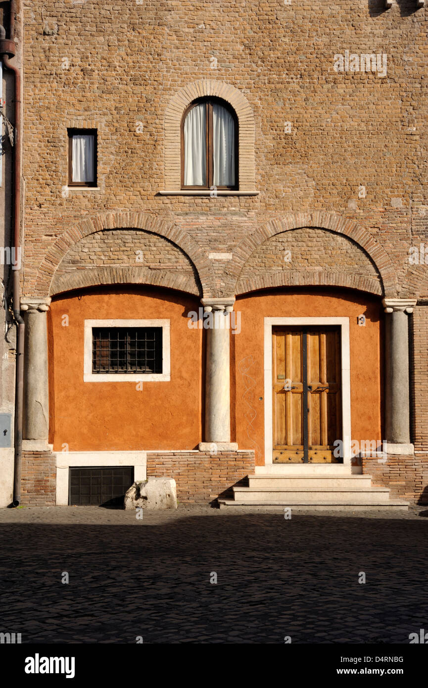 Door medieval houses hi-res stock photography and images - Alamy