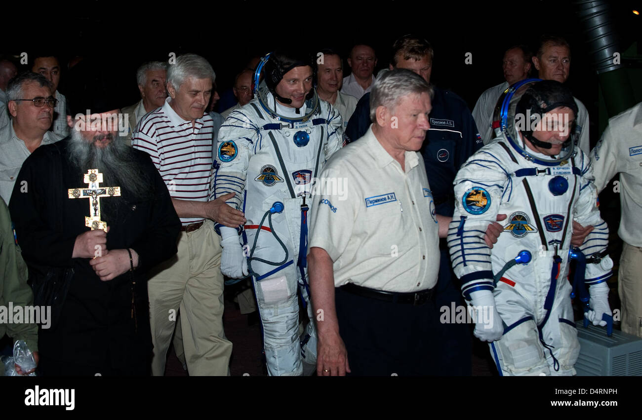 Expedition 24 astronauts, including Fyodor Yurchikhin and Doug Wheelock ...