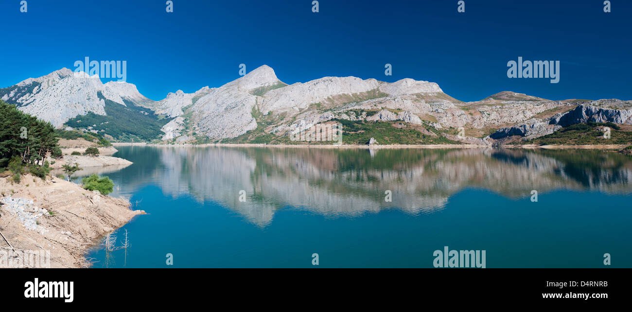The Riano Reservoir (Embalse de Riaño), Leon province, Castilla y Leon ...