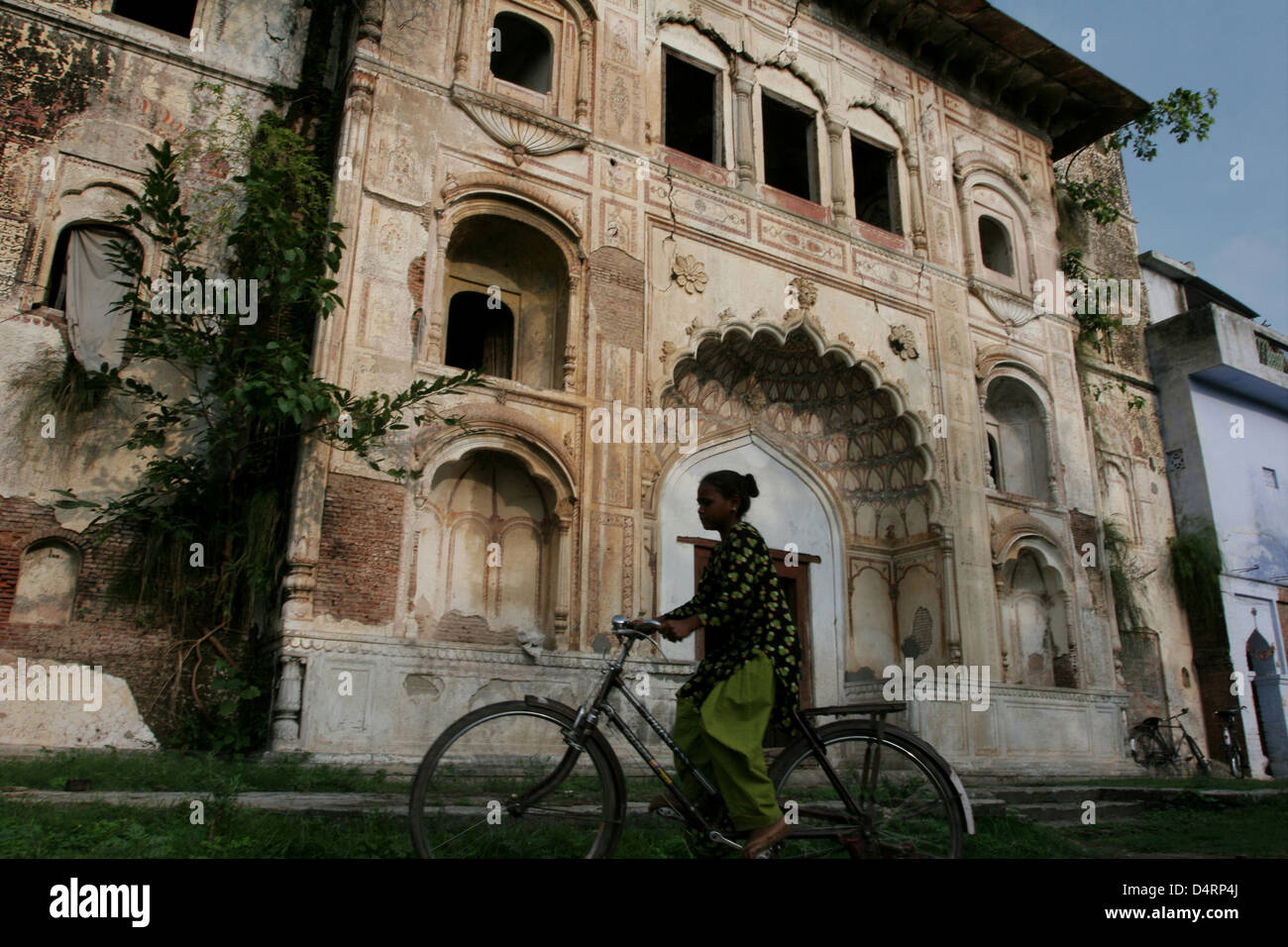 Gate to a formerly royal property in Kankhal, a suburb of Haridwar ...