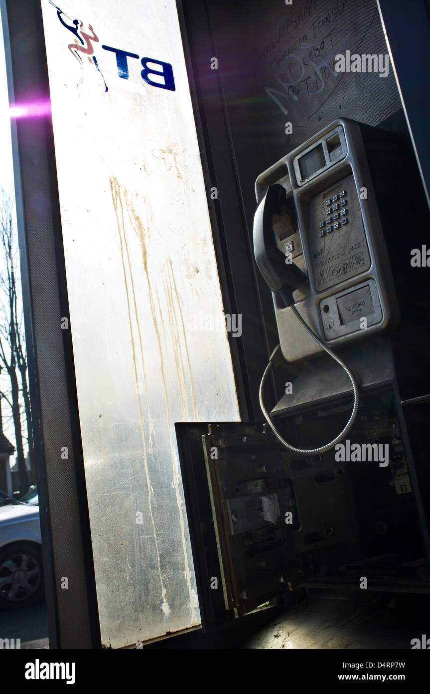 Broken cash box on BT public telephone Stock Photo - Alamy