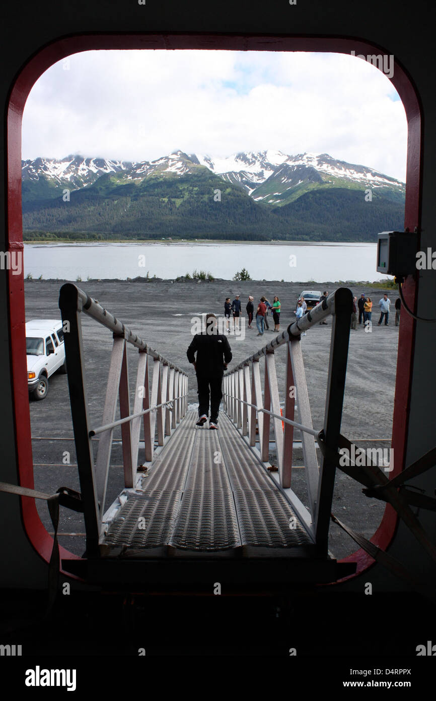 The ICESCAPE mission, led by NASA, studied the Arctic ice cover and its ...