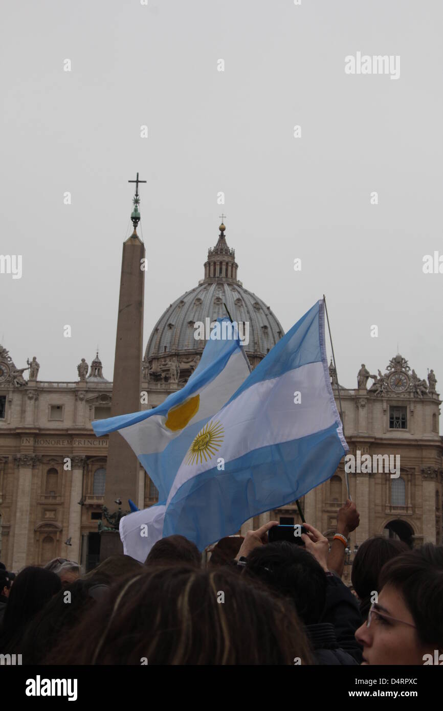 17 Mar 2013 The first Angelus Sunday Blessing by Pope Francis in Saint ...