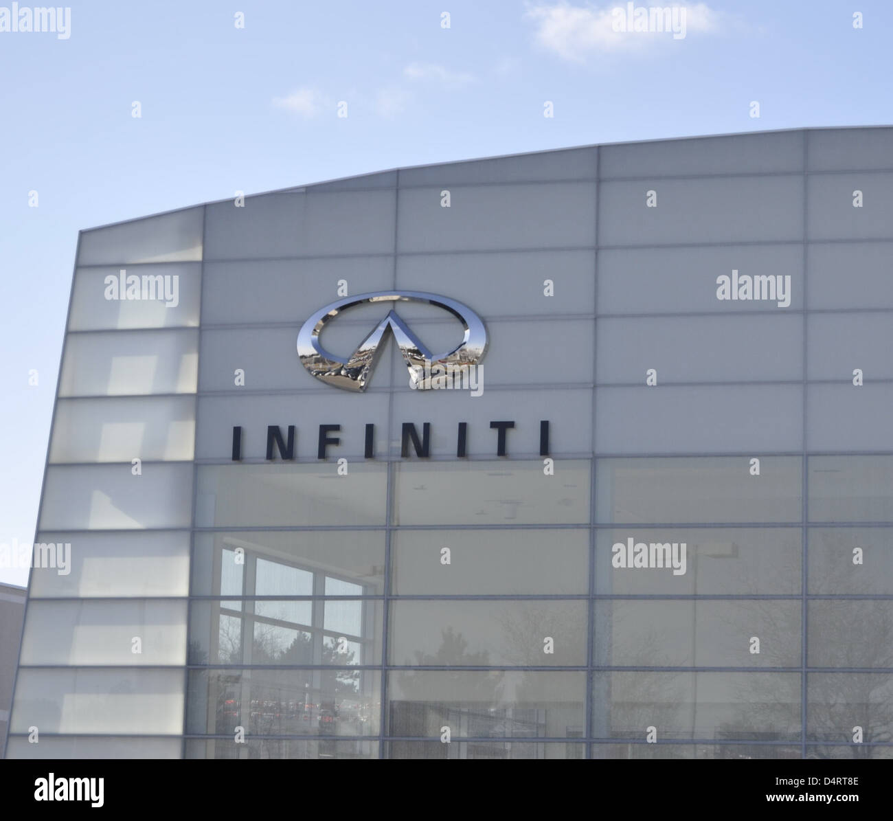 Infiniti dealership sign hi-res stock photography and images - Alamy