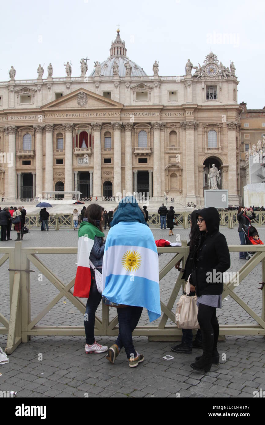 17 Mar 2013 The first Angelus Sunday Blessing by Pope Francis in Saint ...