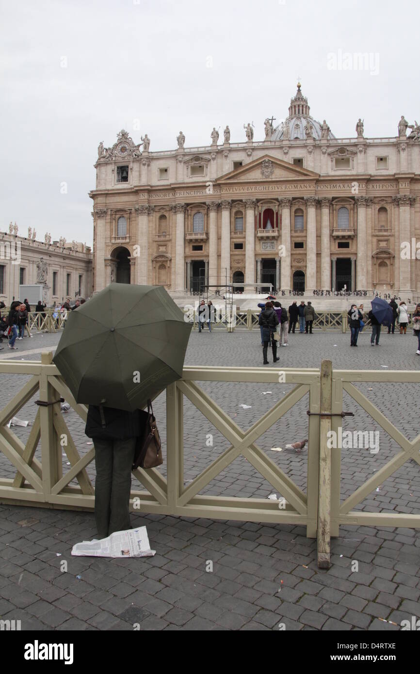 17 Mar 2013 The first Angelus Sunday Blessing by Pope Francis in Saint ...