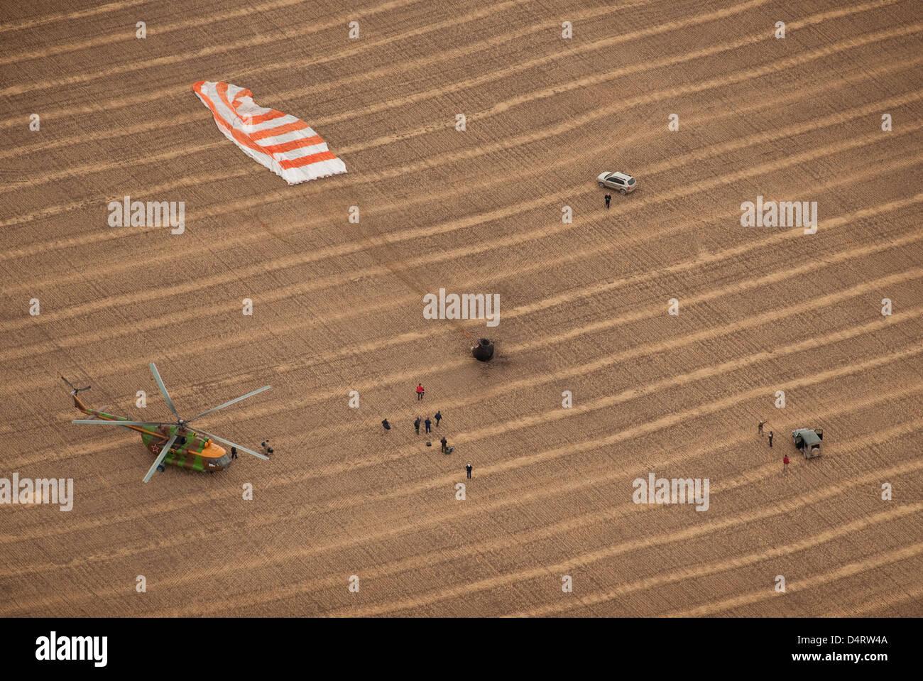 Expedition 24 Landing High Resolution Stock Photography and Images - Alamy