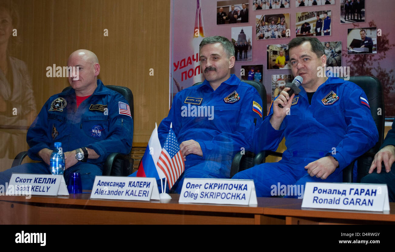 Expedition 25 crew, including Alexander Kaleri and Oleg Skripochka ...