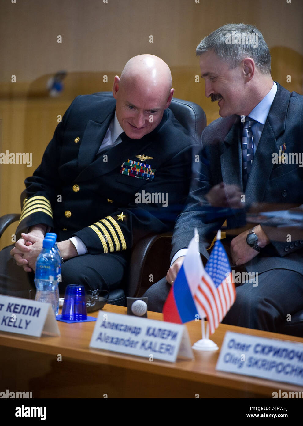 Expedition 25 State Commission (201010060001HQ Stock Photo - Alamy