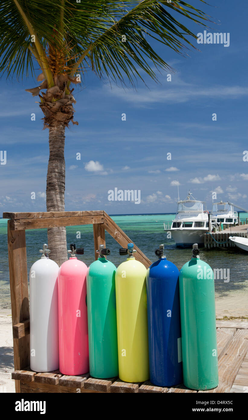 Scuba tanks on the beach Stock Photo - Alamy