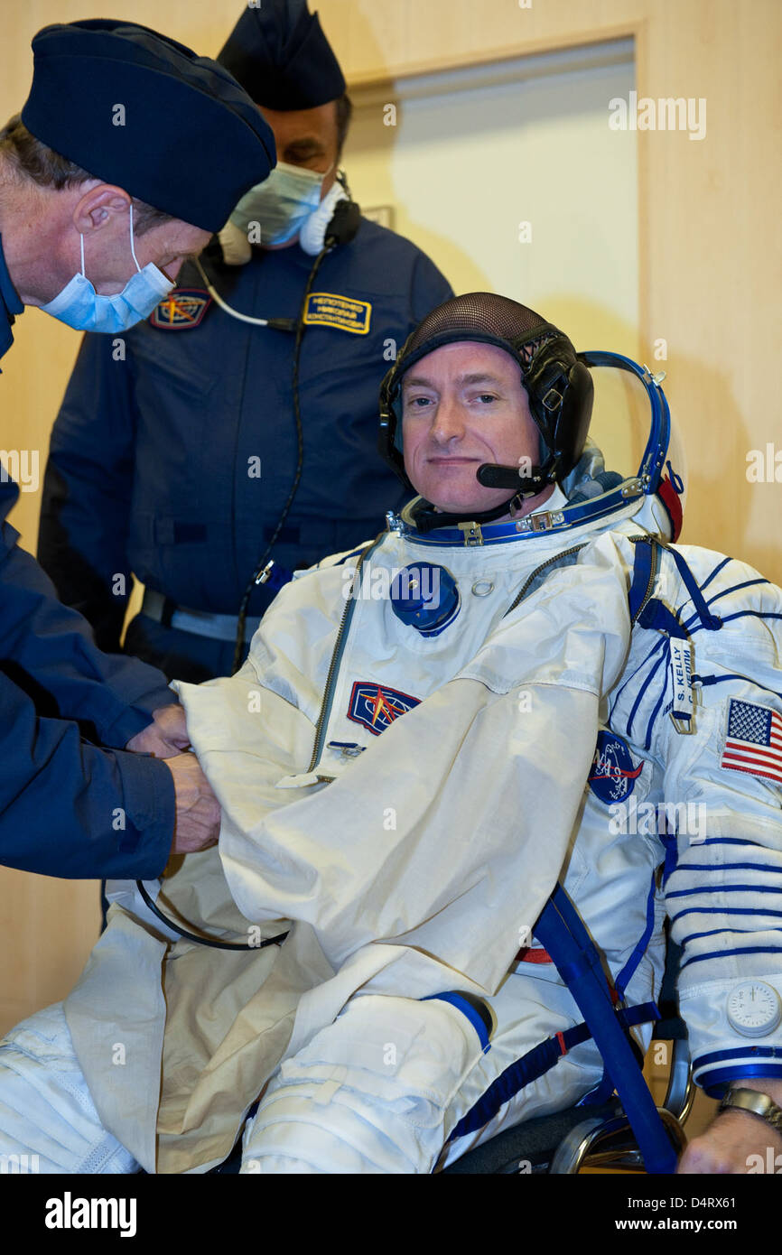 Expedition 25 preflight hi-res stock photography and images - Alamy