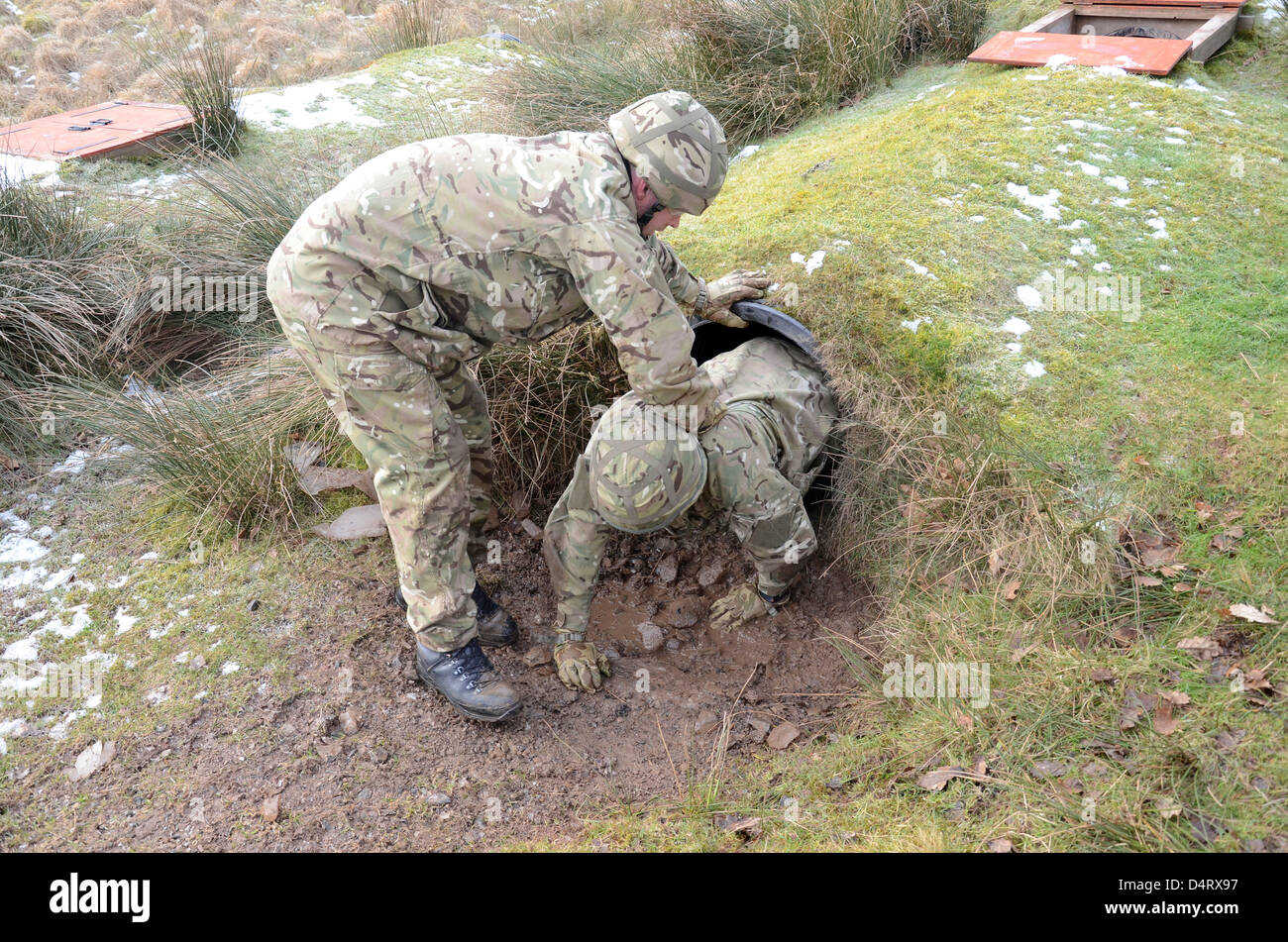 Army assault course british hi-res stock photography and images - Alamy