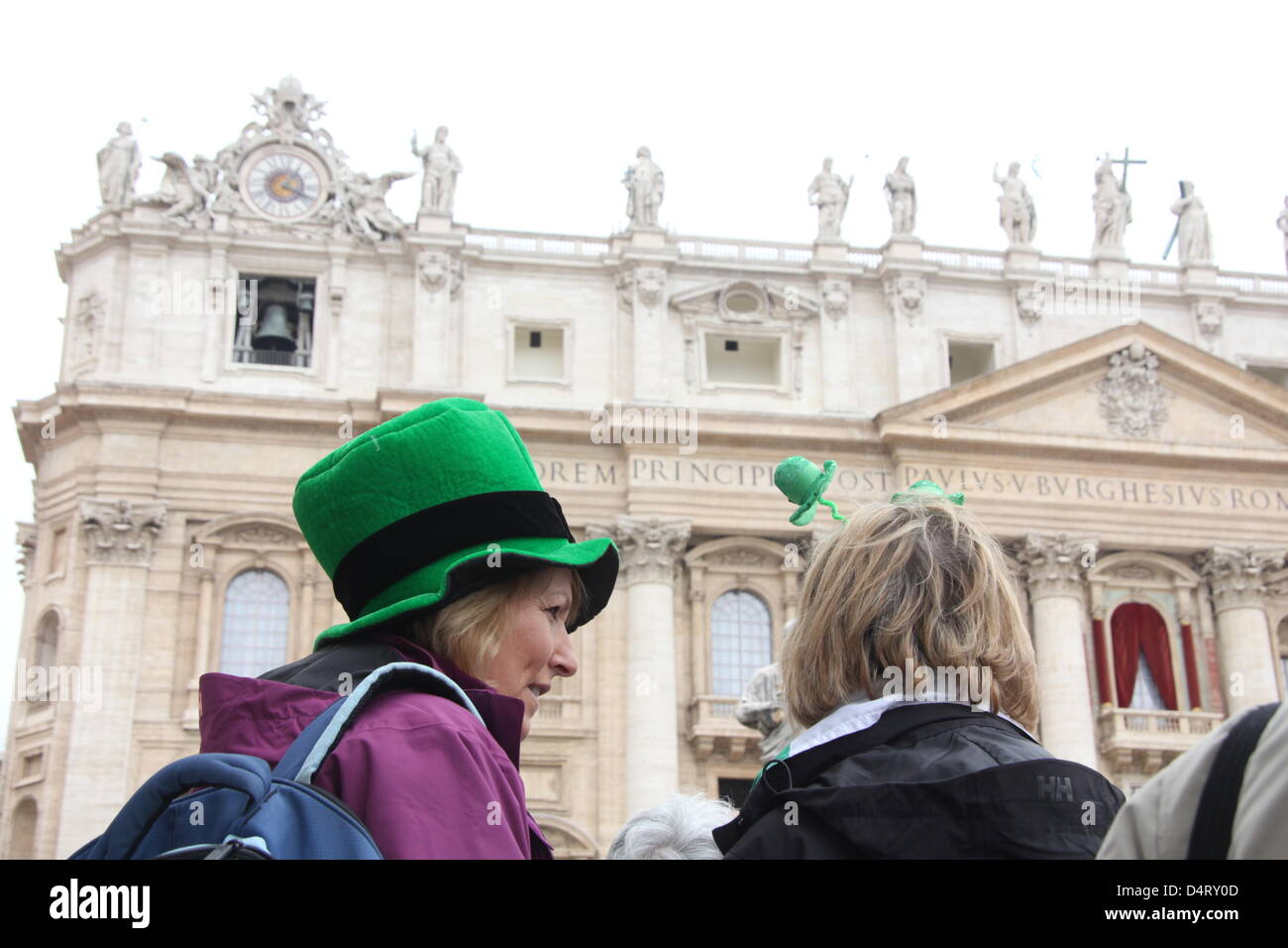 17 Mar 2013 The first Angelus Sunday Blessing by Pope Francis in Saint ...