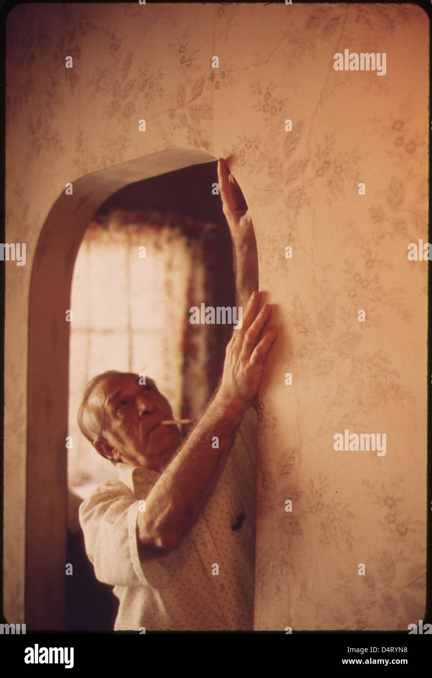 Bernard Picarello alleges that vibrations from aircraft caused a crack ...