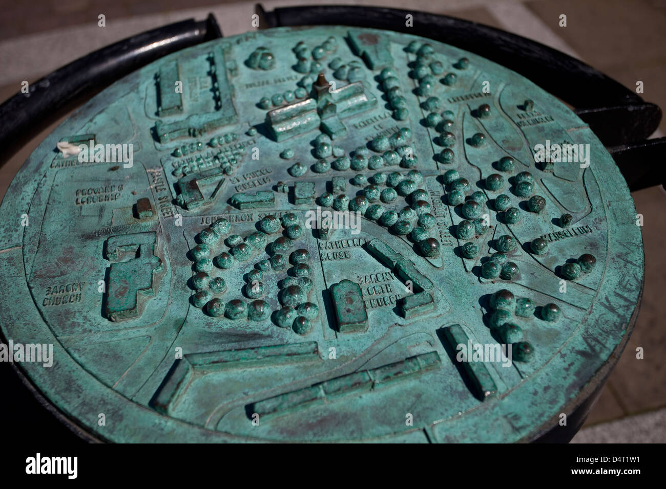 Bronze city map hi-res stock photography and images - Alamy