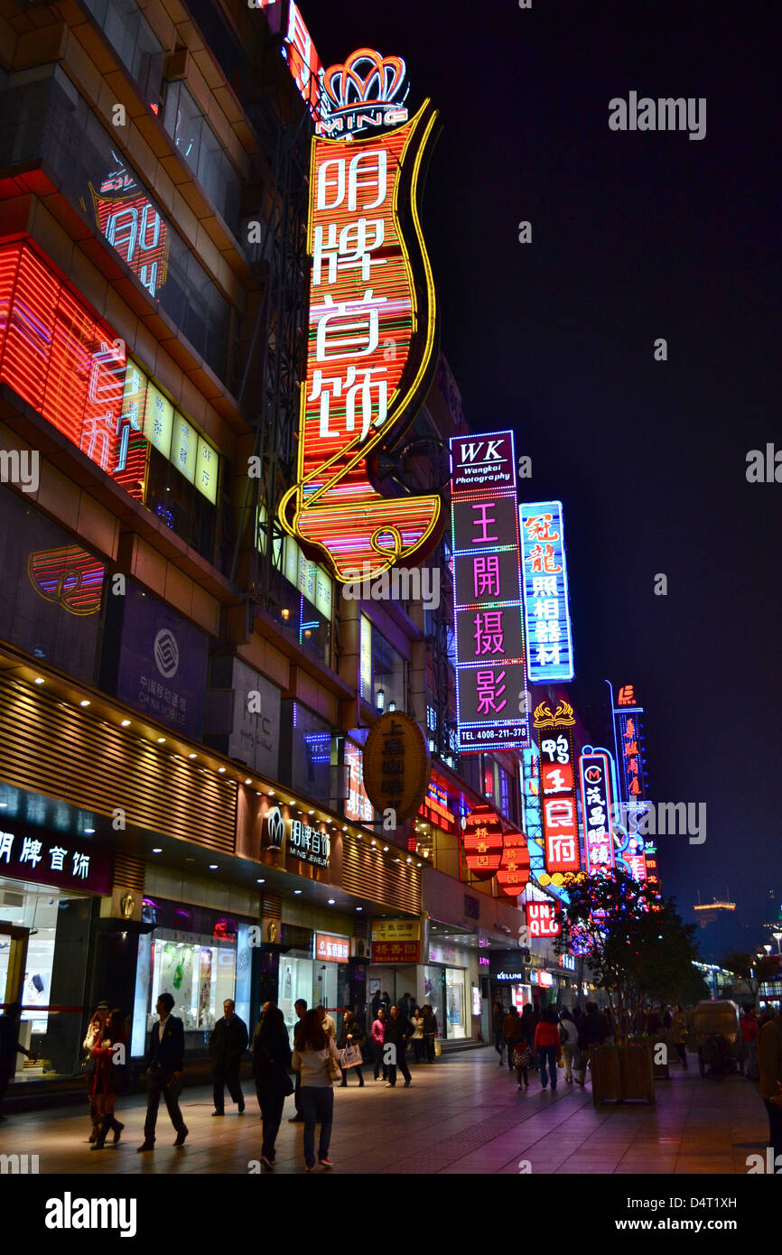 Chinese store fronts hi-res stock photography and images - Alamy