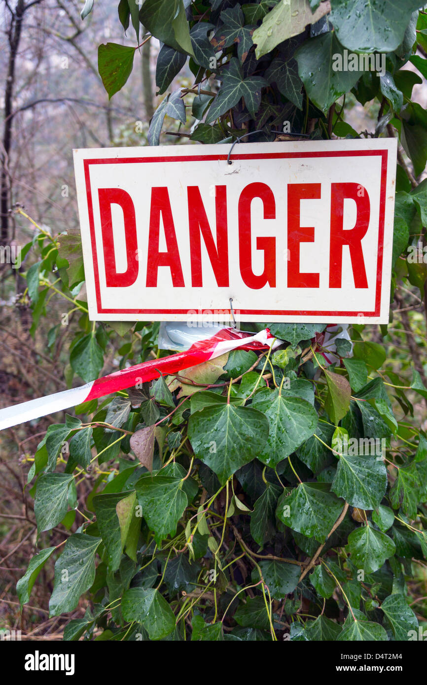 Red white warning sign hi-res stock photography and images - Alamy