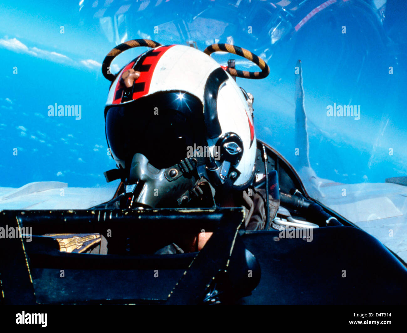 F 14 tomcat cockpit hi-res stock photography and images - Alamy