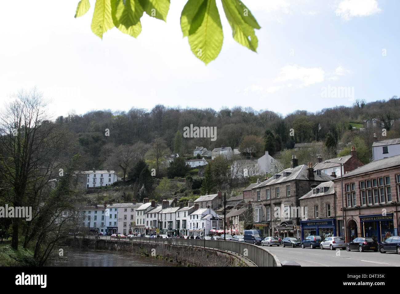 Derbyshire houses by a river hi-res stock photography and images - Alamy