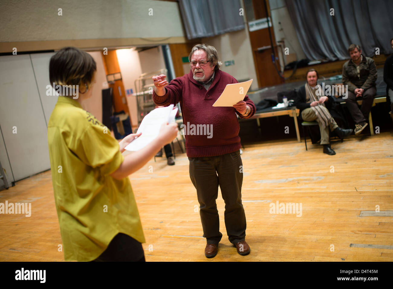 Drama director with actor hi-res stock photography and images - Alamy